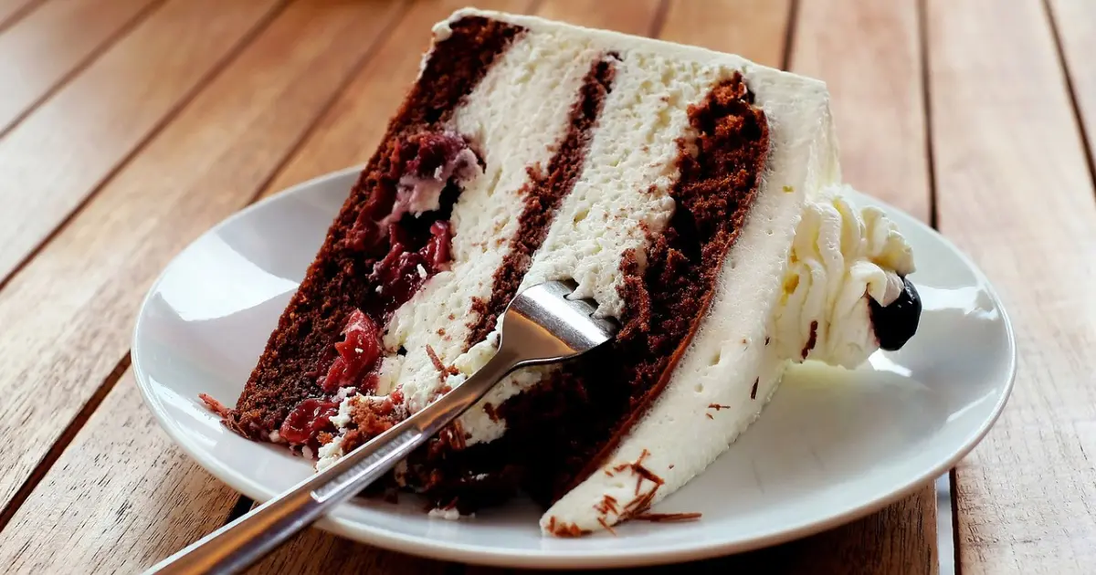 Sou chef de cozinha e confirmo: essa receita de bolo com camadas de ...